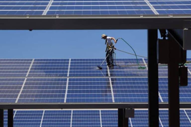 6 Steps To Clean Your Solar Panels - Solar Living Savvy