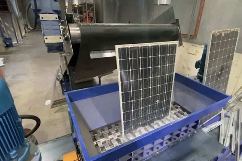 4 Best Ways To Dispose Of Solar Panels - Solar Living Savvy