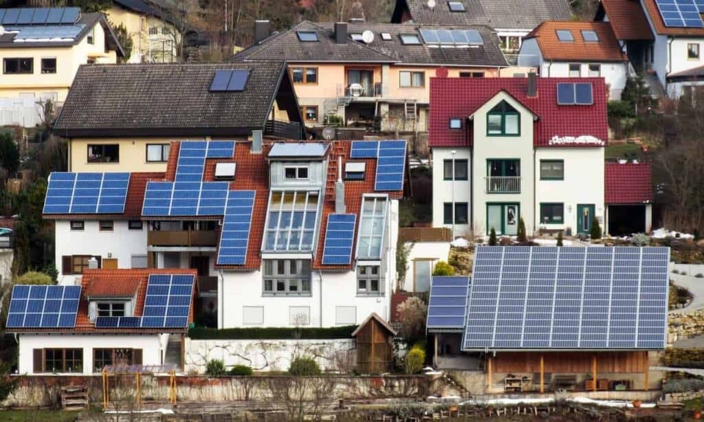 Which is the Best Direction Solar Panels Should Face? - Solar Living Savvy