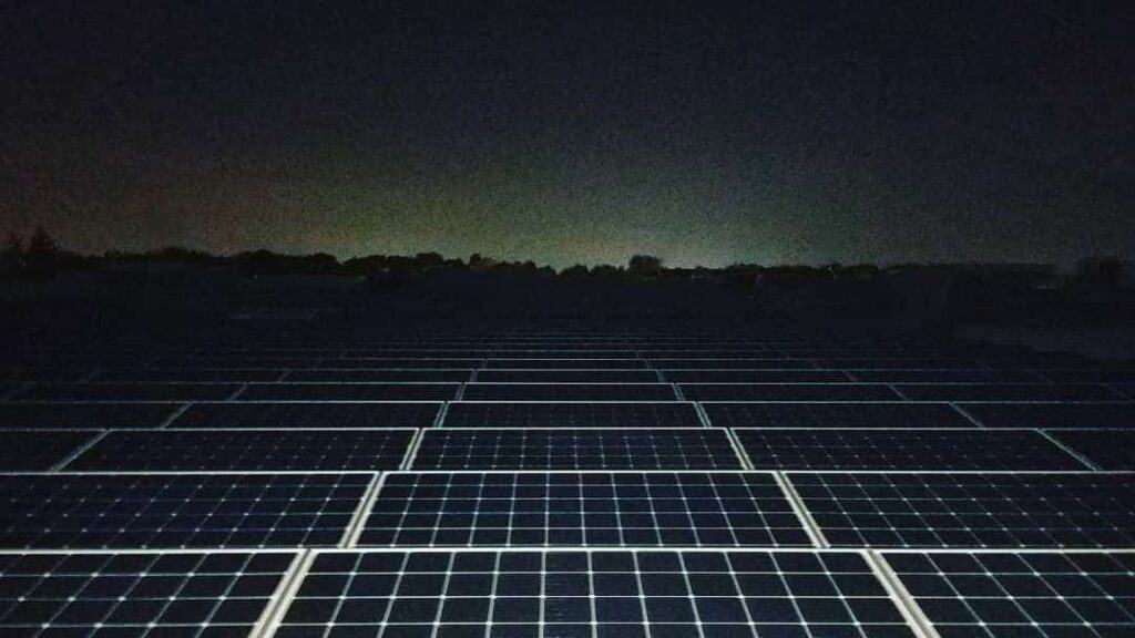 Do Solar Panels Work at Night? - Solar Living Savvy