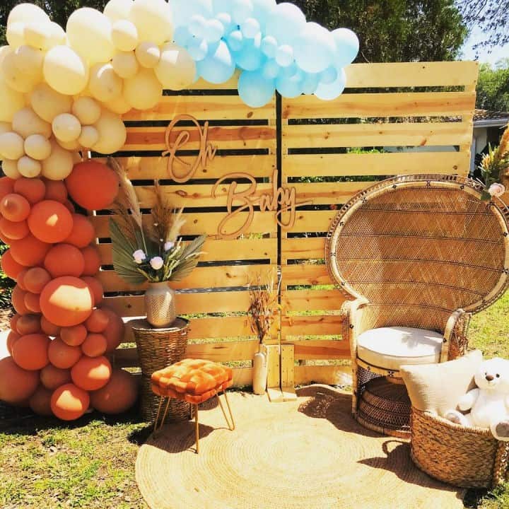 25 Wood Pallet Backdrop Ideas To Get Rustic Appeal - Solar Living Savvy