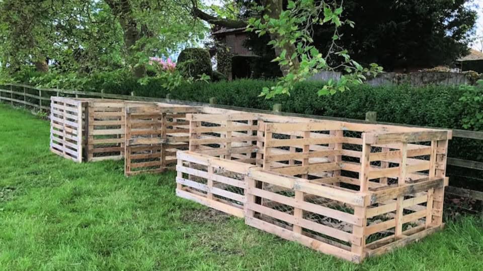 29 Diy Pallet Compost Bin Ideas To Build Your Own - Solar Living Savvy