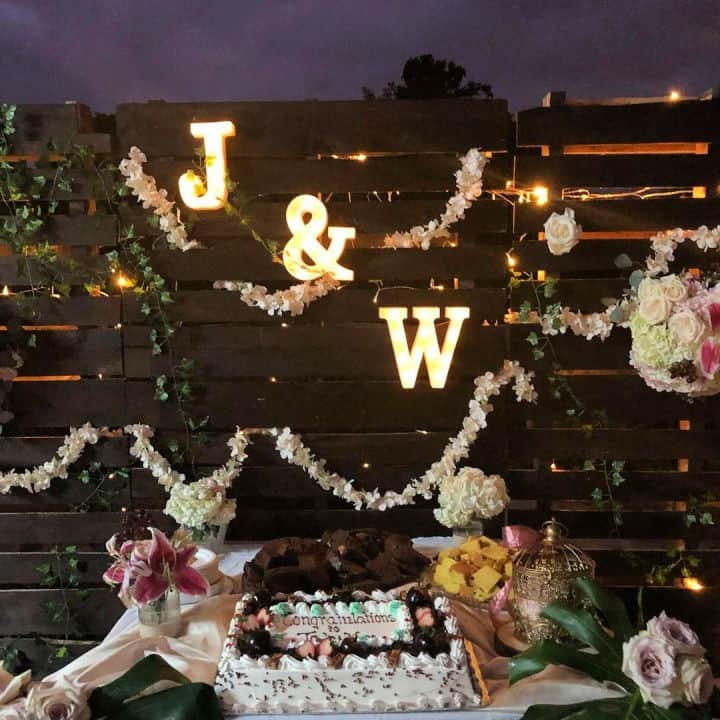 25 Wood Pallet Backdrop Ideas To Get Rustic Appeal - Solar Living Savvy