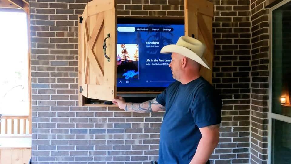 18 Easy Diy Outdoor Tv Enclosure To Keep Your Investment Safe - Solar ...