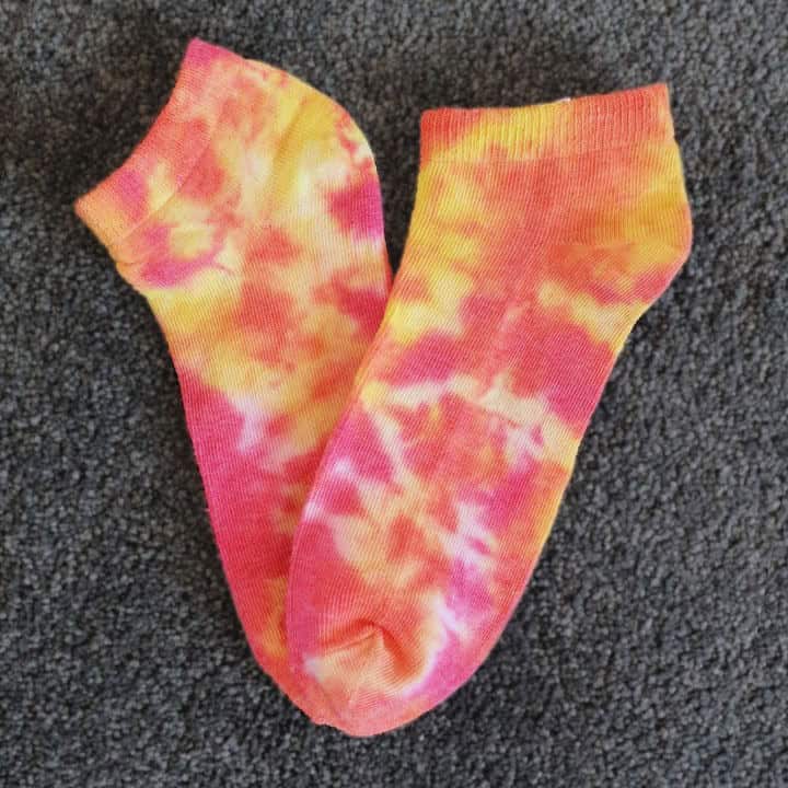 30 Easy Tie Dye Sock Patterns - Solar Living Savvy