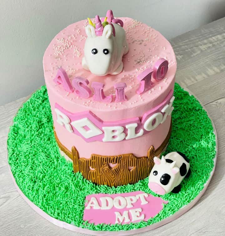 30 Creative Roblox Cake Ideas - Solar Living Savvy